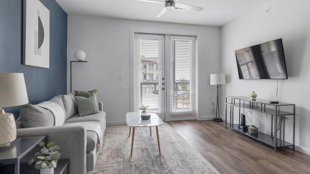 Landing | Chic 1bd, Clubhouse, Pool - Lakeway, TX