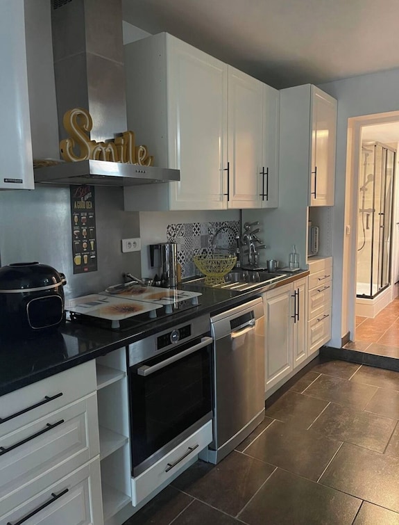 Charming Room With Wifi In Colombes For Girls Only - Île-de-France