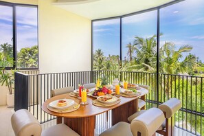 Villa de Luxo, 4 quartos, vista para a piscina | Refeições no quarto