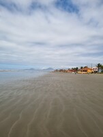 Na praia, areia branca, 9 bares na praia 