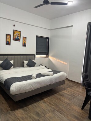 Quarto superior | Wi-Fi de cortesia, roupa de cama