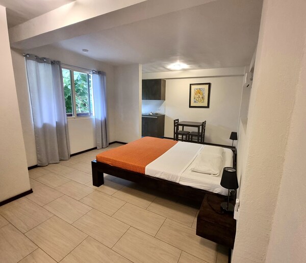 Day & Night Accommodations - Daanbantayan