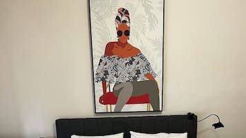 Apartamento, vista para a cidade | 2 quartos, cofres nos quartos, quartos à prova de som