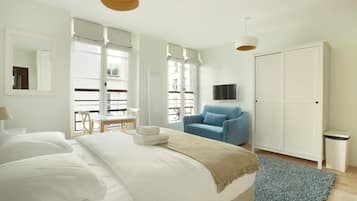 Apartamento | Secretária adequada para computadores portáteis, ferro/tábua de engomar