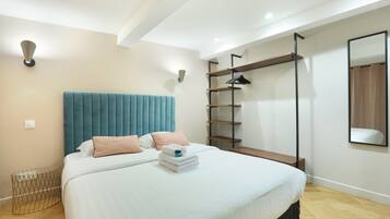 Apartamento | Secretária adequada para computadores portáteis, ferro/tábua de engomar