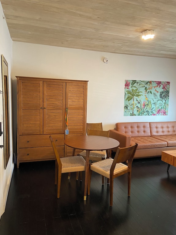 Beachfront-1 Bedroom Unit 119-ocean Drive-south Of 5th-south Beach - Miami Beach