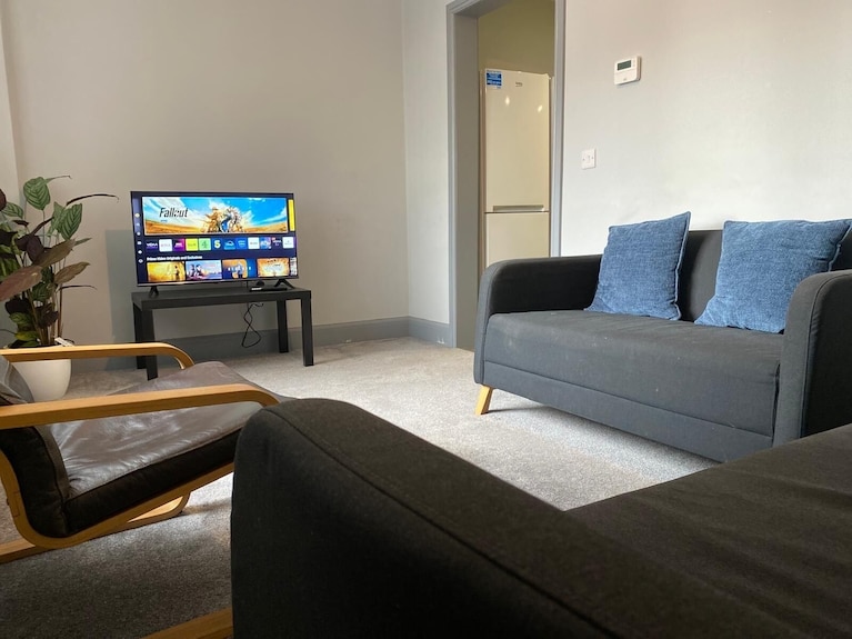 Spacious 6-bedroom, 8 Bathroom Home, Sleeps 12, Perfect For Family & Groups! - Sherwood Forest