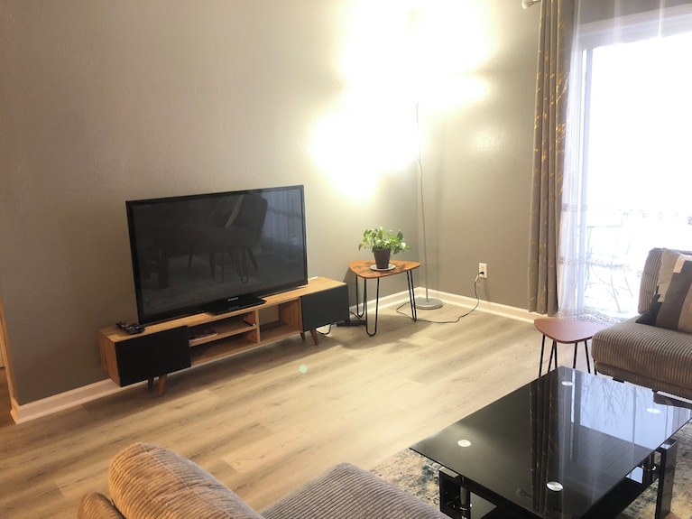 2 Br 2 Ba Cozy Retreat Near Everything - Grand Rapids, MI