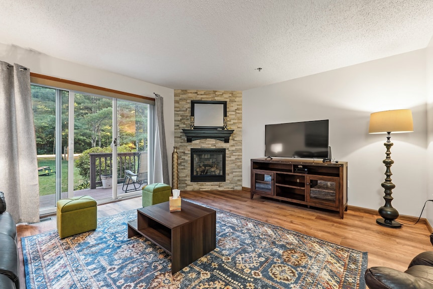 Close To Cranmore & Attitash!! Private & Spacious Family Home Sleeps 8! - North Conway