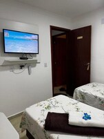 Quarto Duplo ou Twin Standard | Secretária adequada para computadores portáteis, Wi-fi grátis 