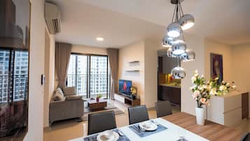 Apartamento Familiar, 3 quartos, vista para o jardim | Sala de estar | Smart TV de 43 polegadas com canais digitais
