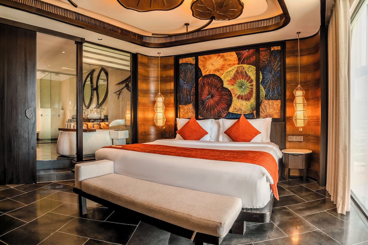 Suite Sea View with Children Themed Room | Minibar com produtos grátis, cofre no quarto, secretária