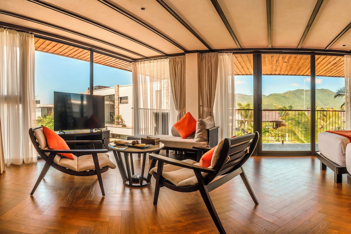 Villa Deluxe, 2 camas individuais | Minibar com produtos grátis, cofre no quarto, secretária