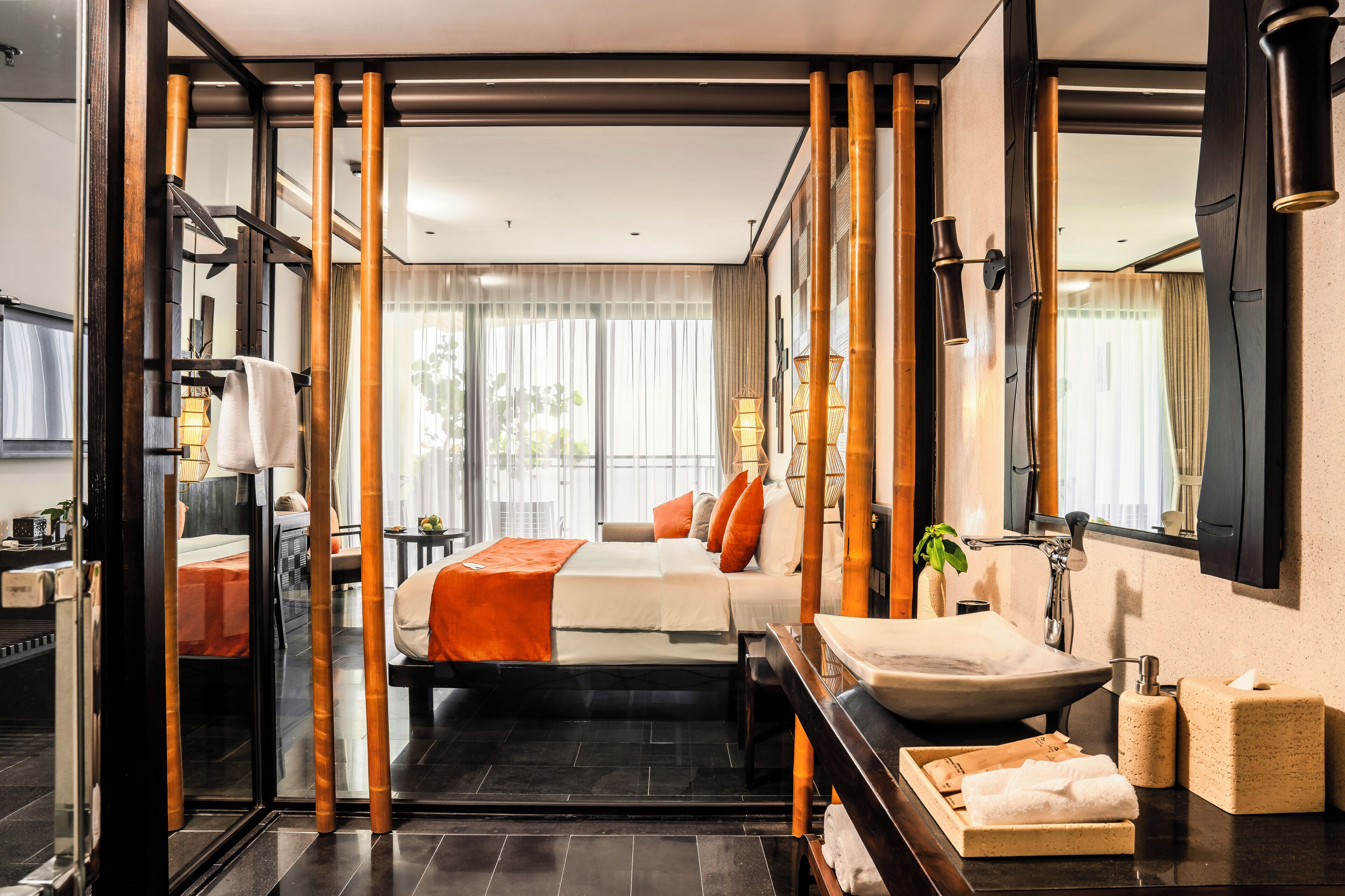 Minibar com produtos grátis, cofre no quarto, secretária 