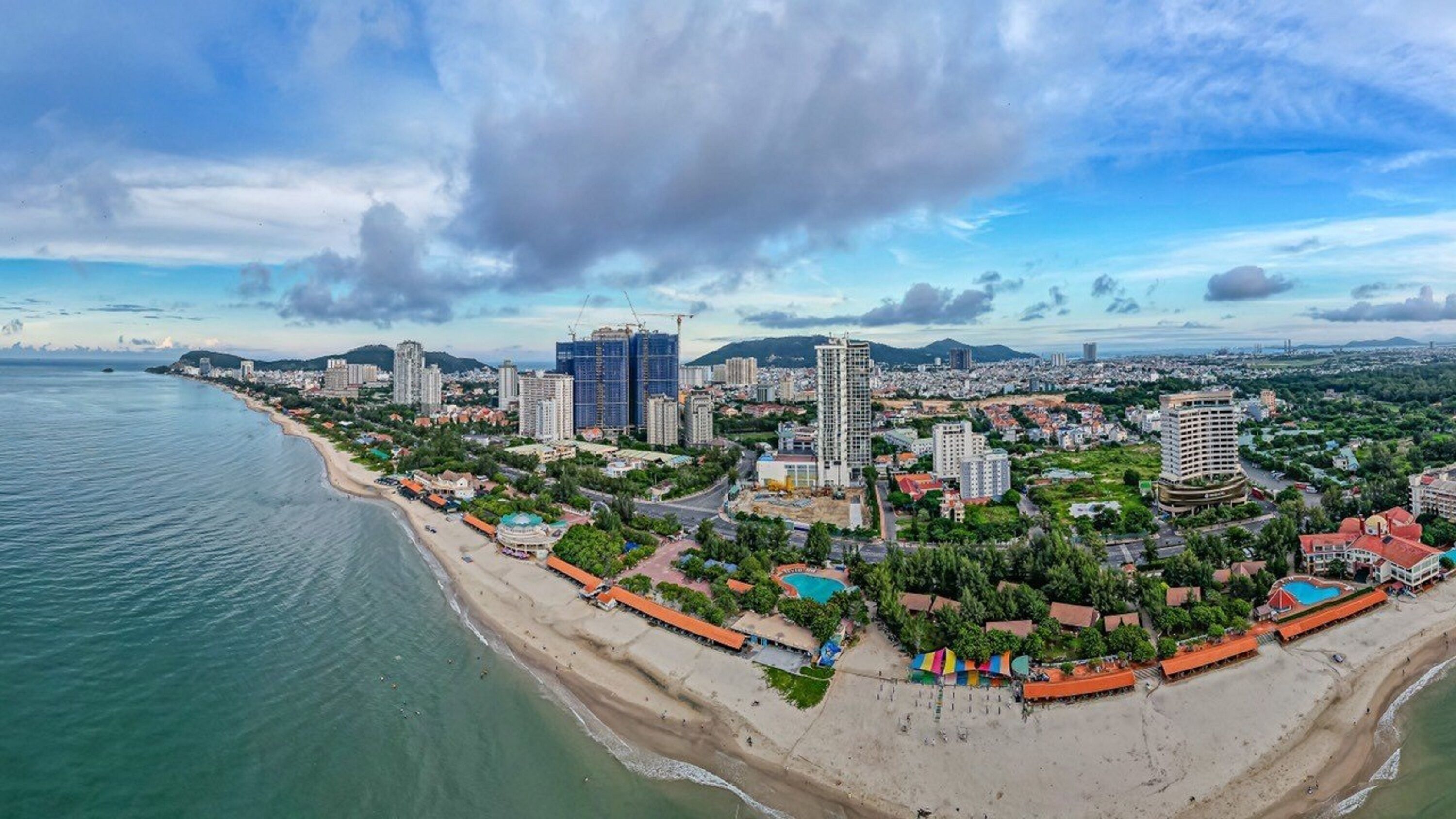 Perto da praia, areia branca 