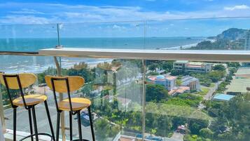 Apartamento Familiar, varanda, vista para a praia | Vista para a praia ou o mar