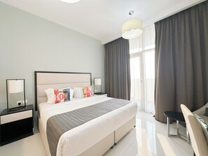 Estúdio conforto, sacada, vista para a cidade | Espaço de trabalho para notebook, ferros/tábuas de passar roupa