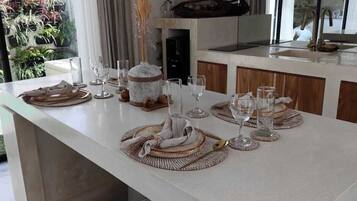 Villa Deluxe, vista para a piscina | Cozinha privada