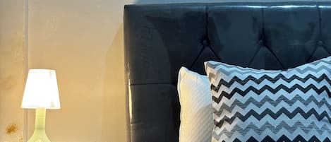 Quarto Económico | Roupa de alta qualidade, quartos insonorizados, Wi-fi grátis