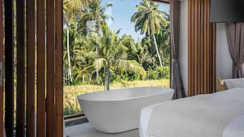 Villa Comfort, 6 quartos, vista para a piscina | Casa de banho | Toalhas fornecidas, sabão, champô, papel higiénico