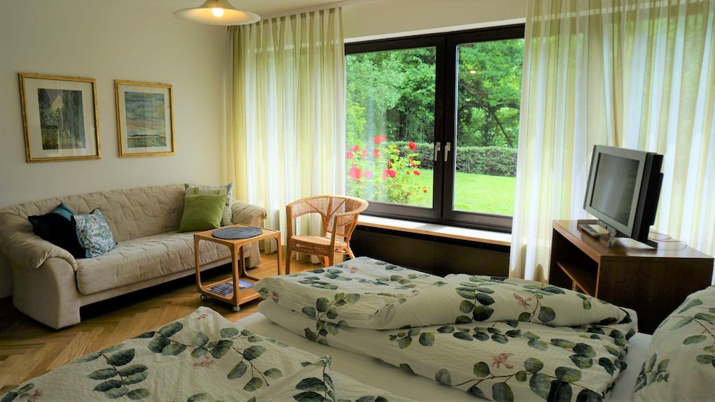 Vacation Apartment Oase Am Rosenhag - メールスブルク