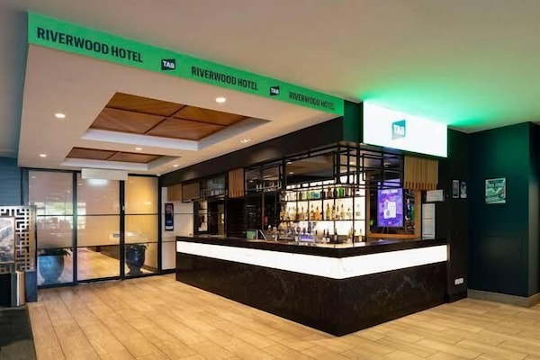2 bares/lounges