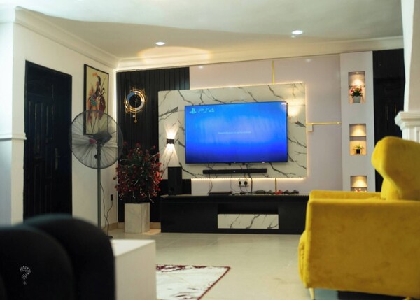 2 Bedroom Luxury Apartment With Pool -24hrs Power -Ps4 - Lagos, Nigeria