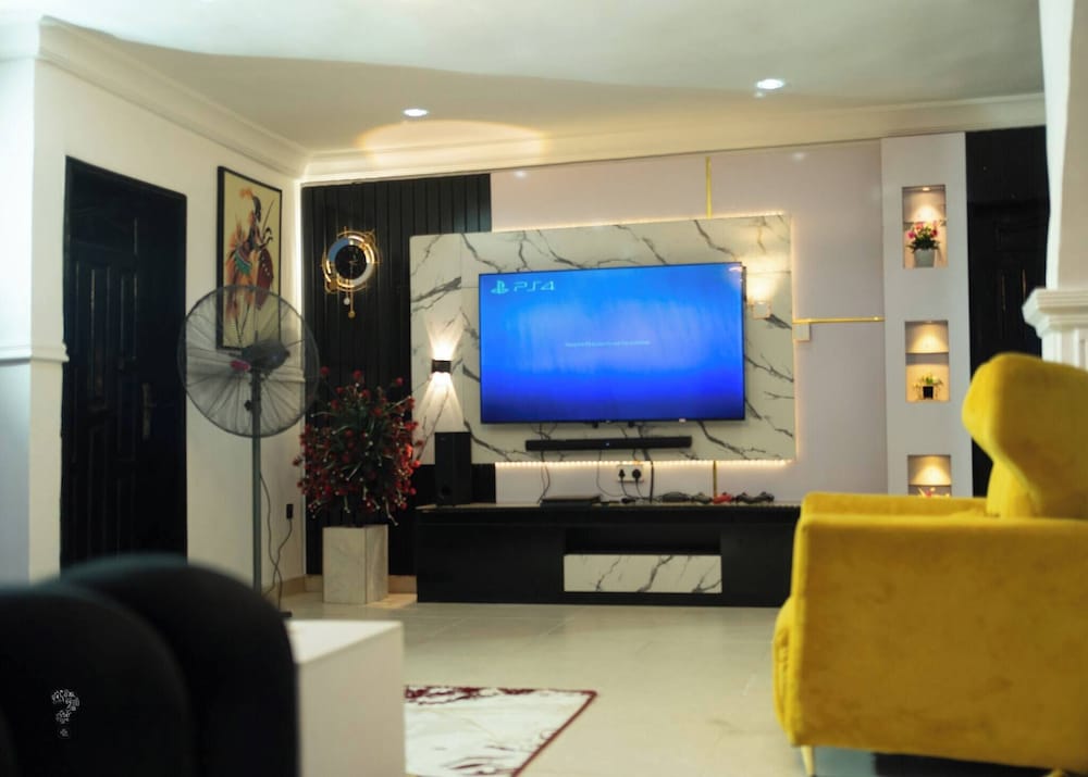 2 Bedroom Luxury Apartment With Pool -24hrs Power -Ps4 - Lagos