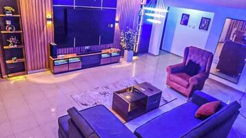 Apartamento, 3 quartos | Sala de estar