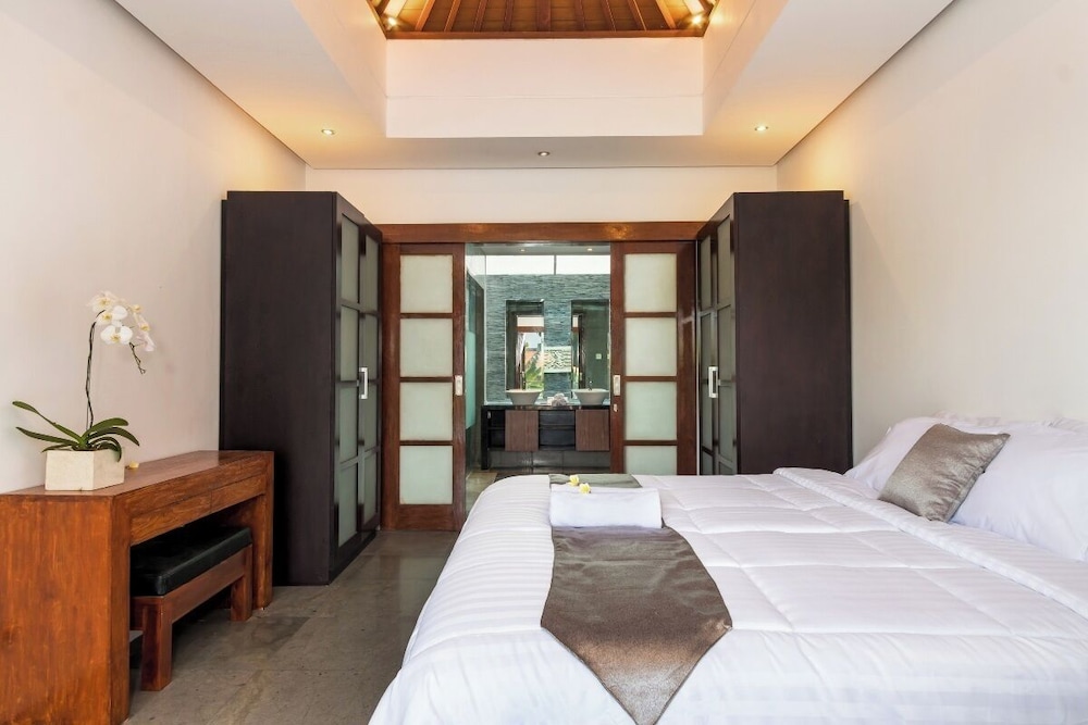 Villa Lilja, 3 Bedrooms Luxury Villa in Seminyak Reviews, Deals ...