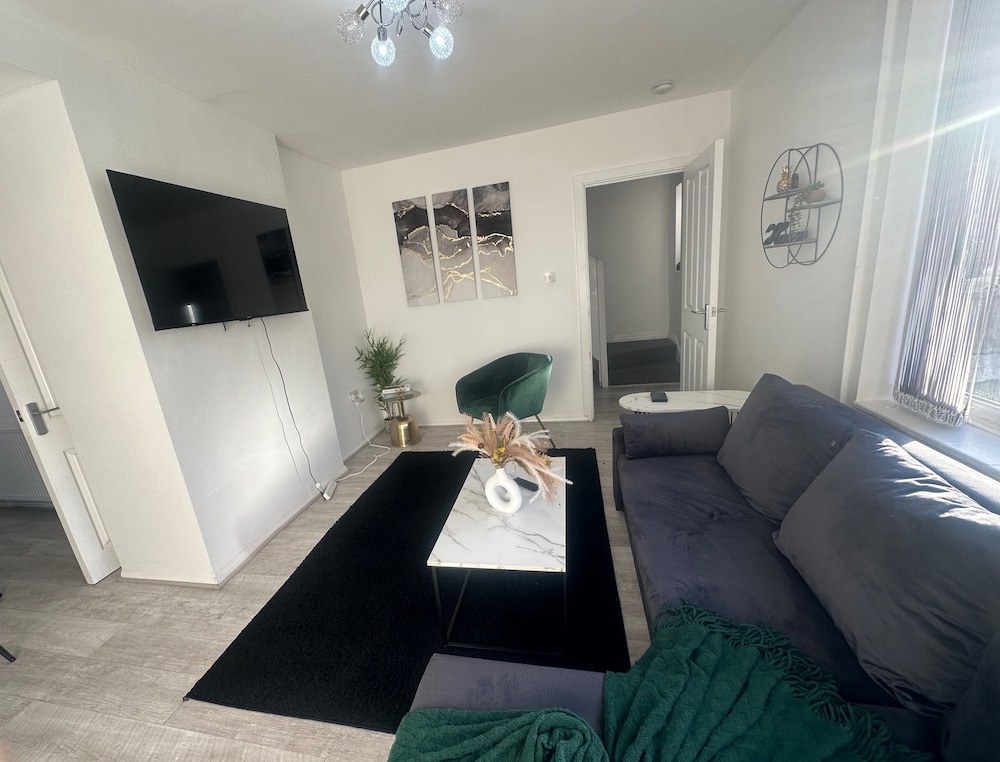 Airport House - Long Stays, Near Hospital! - Manchester Airport (MAN)