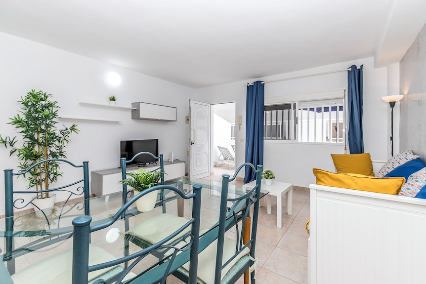 Relax By The Sea At Medano Retreat, Terrace & Pool - El Médano