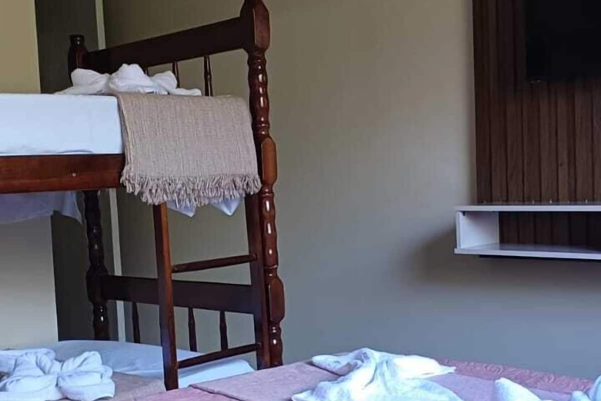 Quarto casal, vista para o jardim | Wi-Fi de cortesia