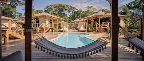 3 piscinas exteriores, toldos gratuitos