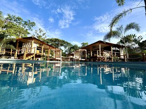 3 piscinas exteriores, toldos gratuitos