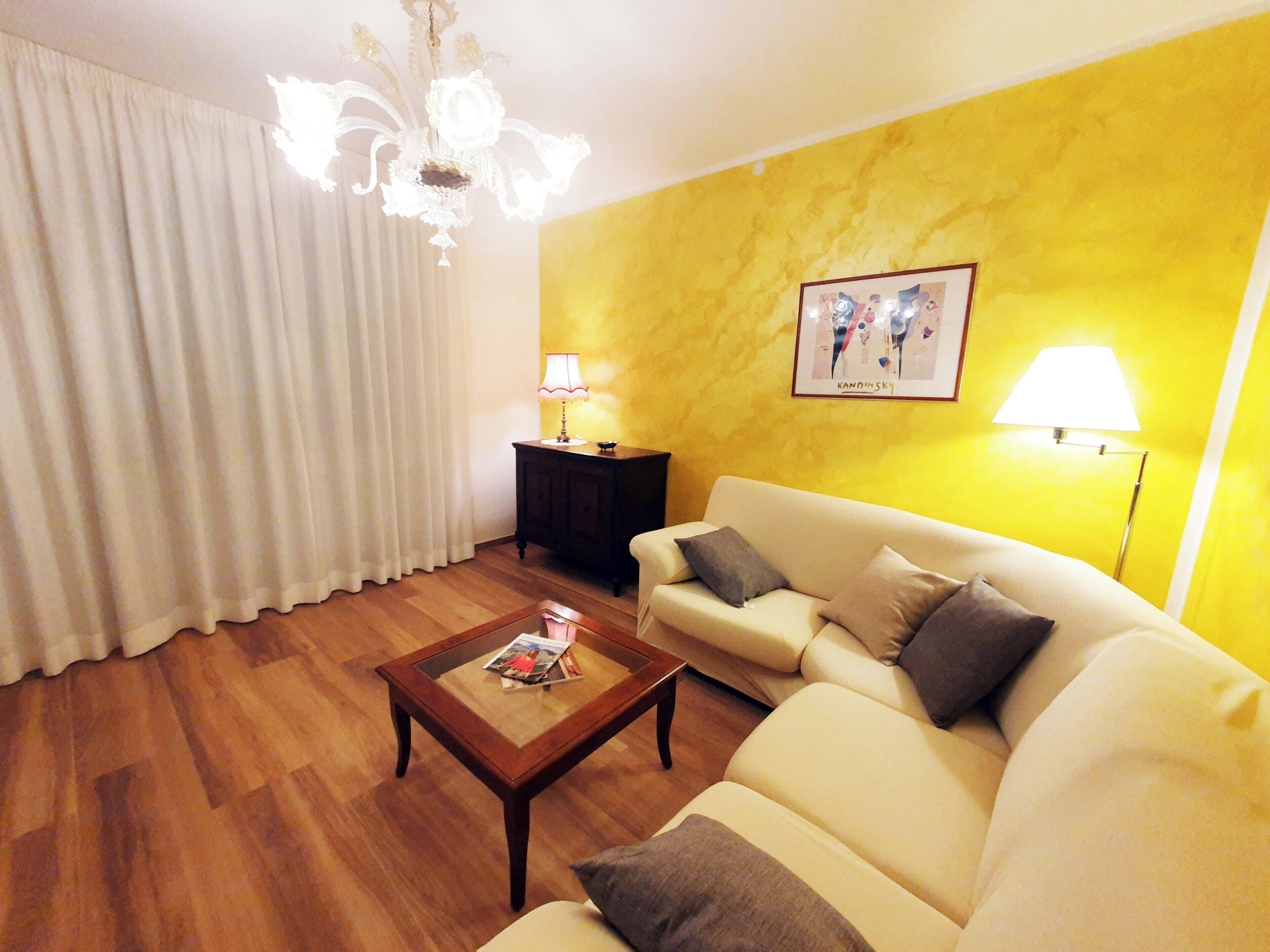 Locazione Glicine With 3 Rooms For 4 Guests With Private Parking And Garden. - Belluno