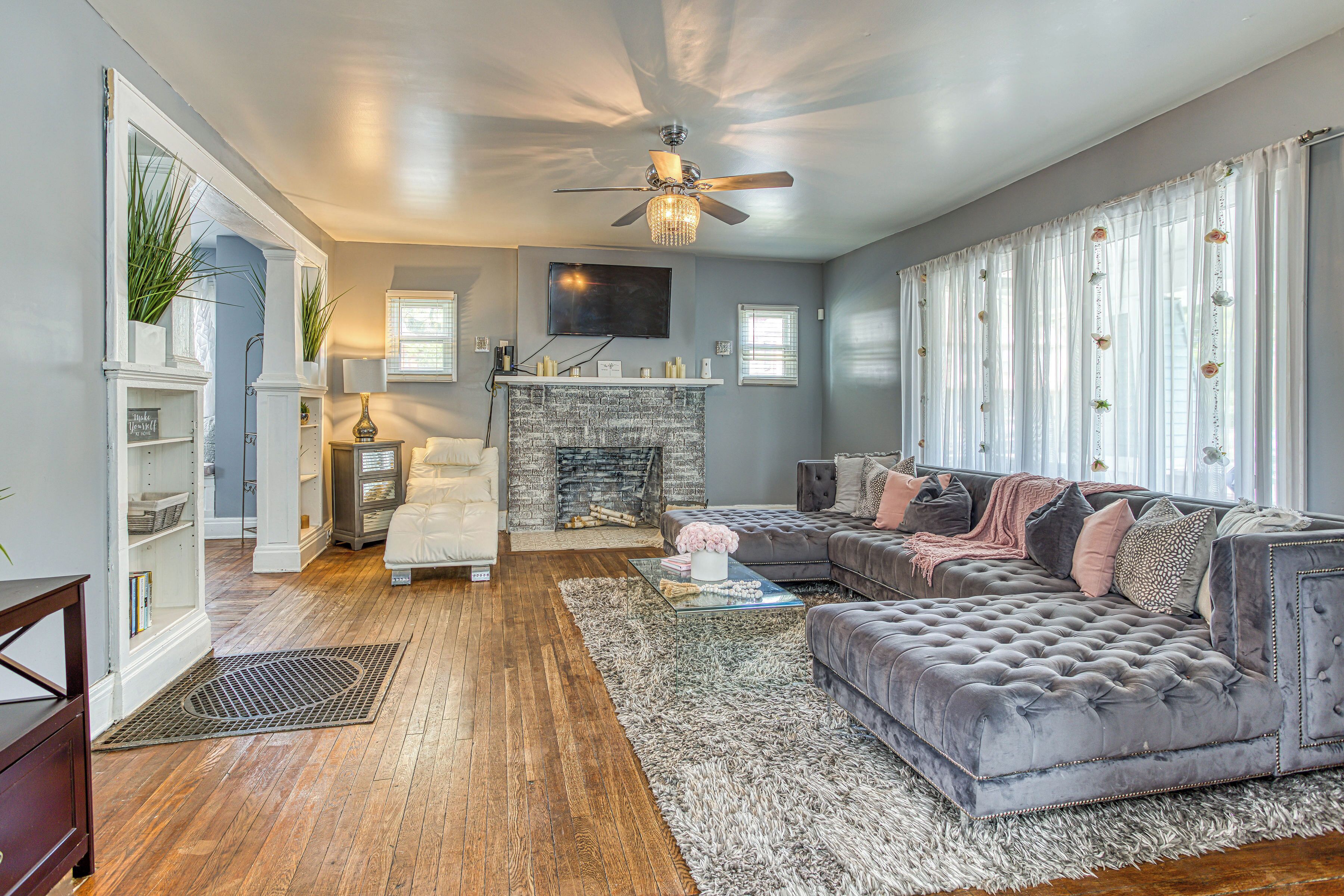 Charming 3-bedroom Retreat, Off Street Parking, And Wifi - Syracuse, NY