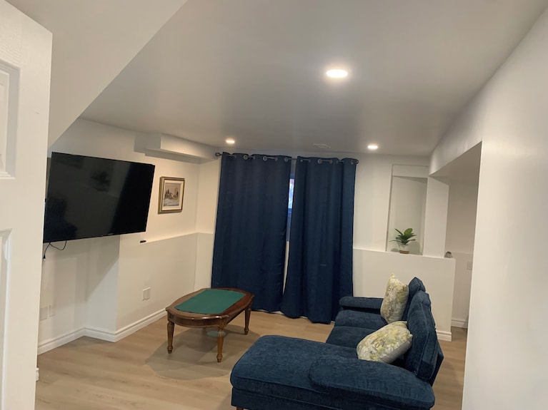 Cozy Suite-close To Pickering Casino Resort, Dog Parks, And Waterfront Trail - Pickering