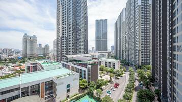 Apartamento Familiar, 2 quartos, varanda, vista para o pátio | Comodidade do quarto