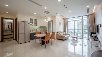 Apartamento Familiar, 2 quartos, varanda, vista para o pátio | Comodidade do quarto