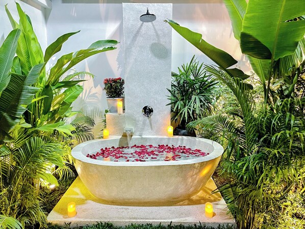 Quarto Duplo Básico, 1 quarto, banheira (Senior Villa) | Assento portátil para banheira