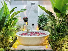 Quarto Duplo Básico, 1 quarto, banheira (Senior Villa) | Assento portátil para banheira