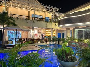 2 piscinas exteriores