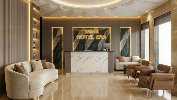 Um hall de hotel moderno com balcão de recepção, área de estar e decoração de parede em mármore.