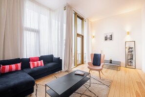 Apartamento, 1 quarto, varanda, vista para o jardim | Sala