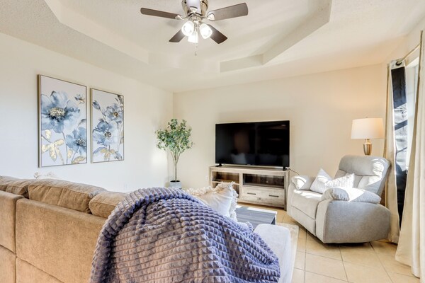 Home W/ Fenced Yard Near Dtwn Rogers! - Rogers, AR