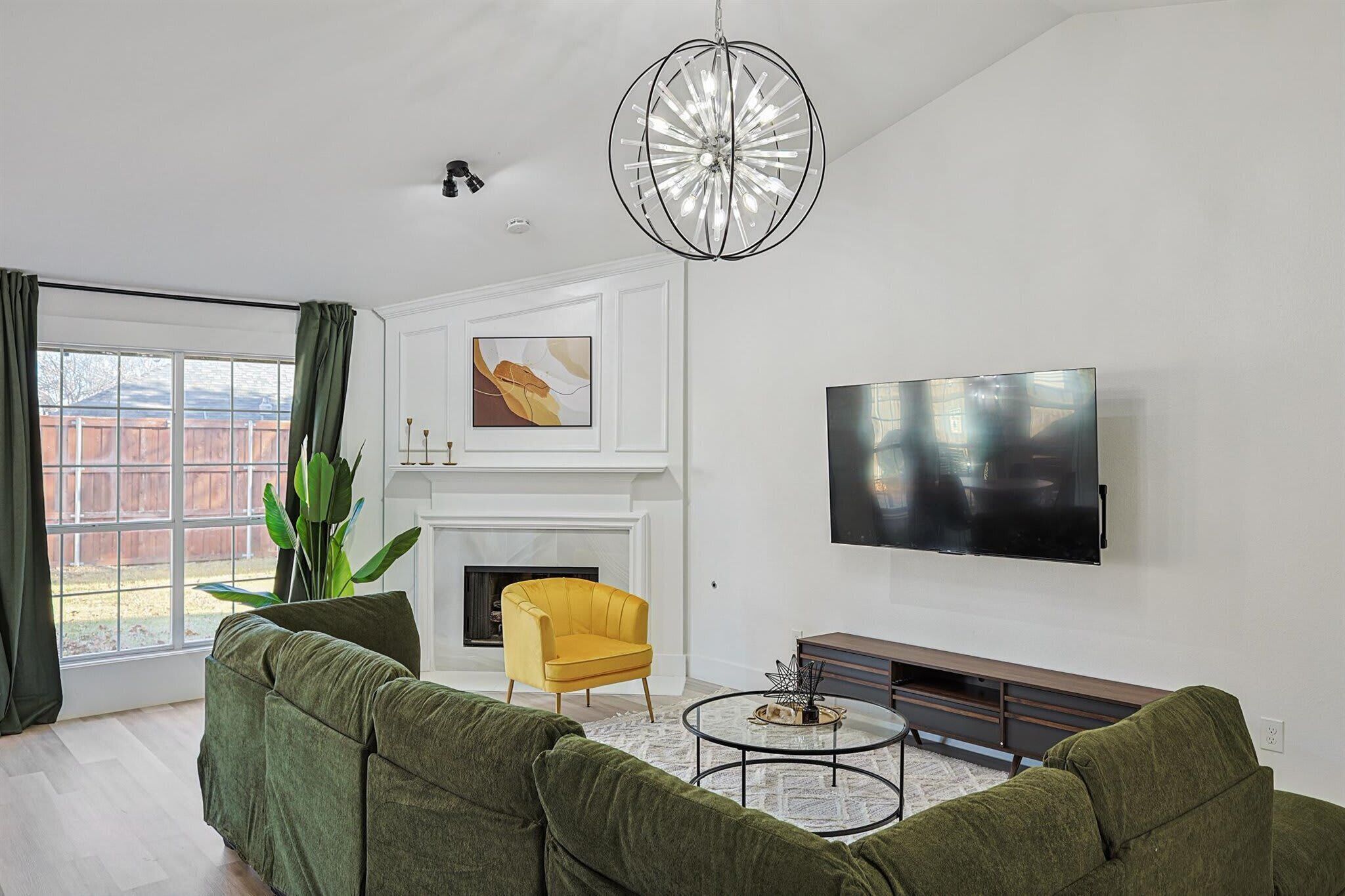 4-bd,2-ba Luxe Modern Gem With Foosball & Firepit - Arlington, TX