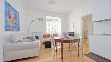 Apartamento | Área de estar | TV de tela plana 36 polegadas com canais a cabo