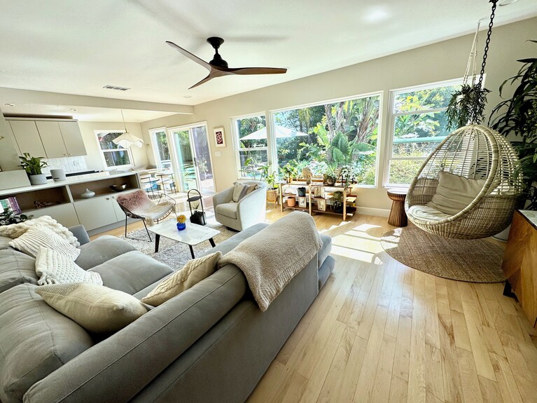 Lush Garden Hideaway & Pool A Rare Pasadena Gem 5 Min From The Rose Bowl - Pasadena, CA