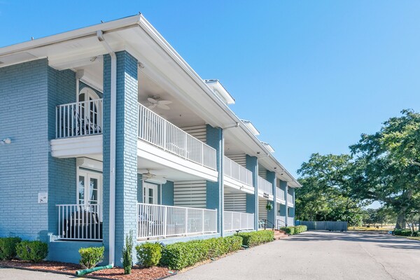124 Cypress Cove ~ Furnished 2 Bedroom 2 Bath Beachfront Condo In Biloxi - Biloxi, MS